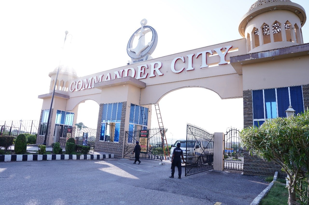 Commander City
